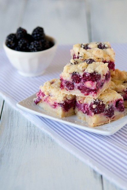 Blackberry pie bars recipe | Eat Your Books