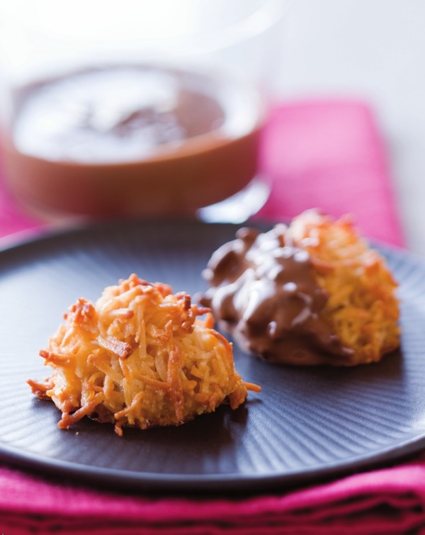 Cardamom maple mini macaroons recipe | Eat Your Books