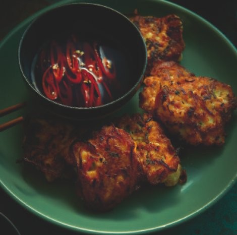 Crispy prawn cakes with chilli-vinegar dipping sauce recipe | Eat Your ...