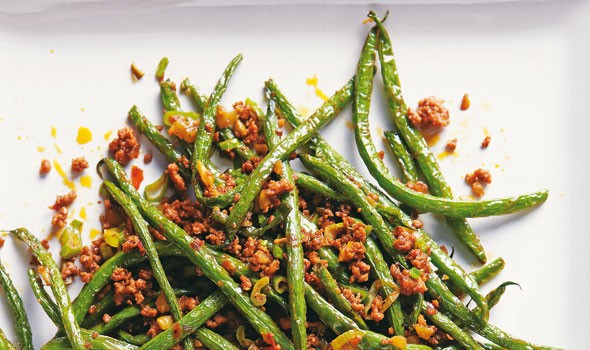 Dry-fried French beans with minced pork recipe | Eat Your Books