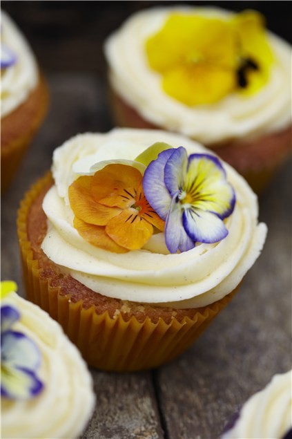 Edible flower cupcakes recipe | Eat Your Books