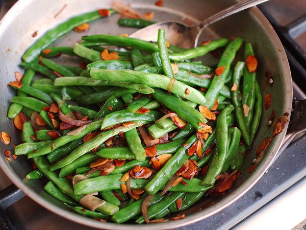 French-style green beans with almonds (Haricots verts amandine) recipe ...