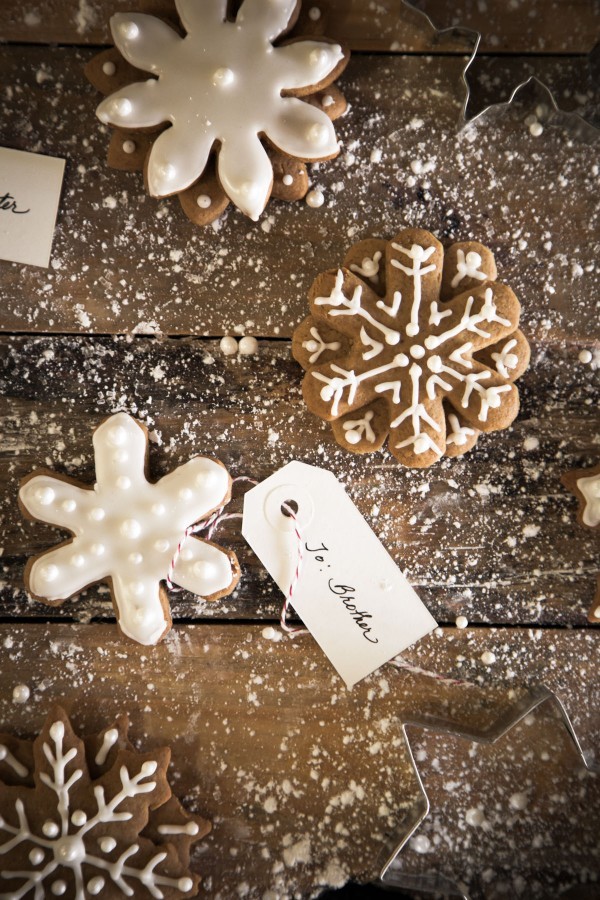 Gingerbread snowflakes recipe | Eat Your Books