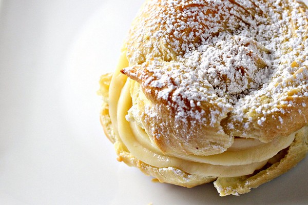 Italian cream puffs with custard filling - St. Joseph's Day pastries ...