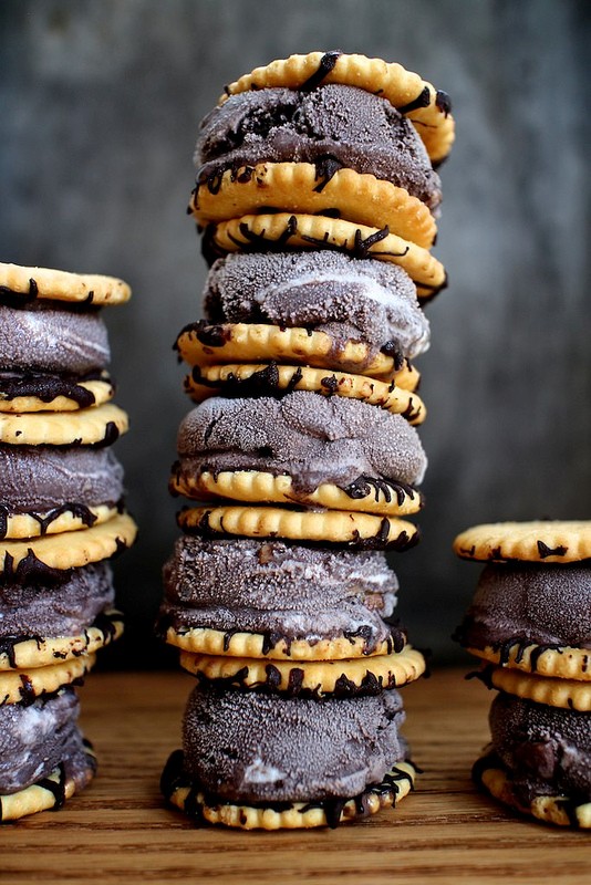 Ritz cracker ice cream sandwiches recipe | Eat Your Books