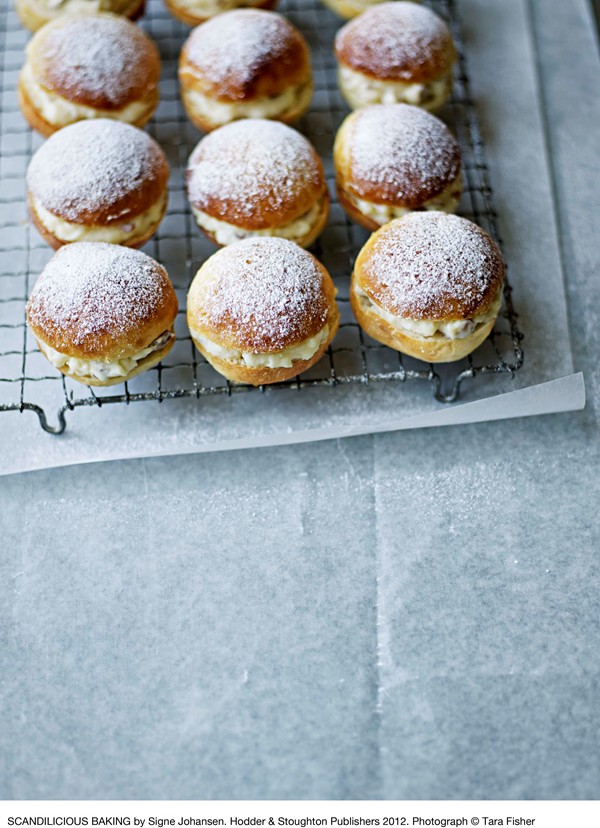 Scandinavian cardamom cream buns (Fastelavensboller or semlor) recipe ...