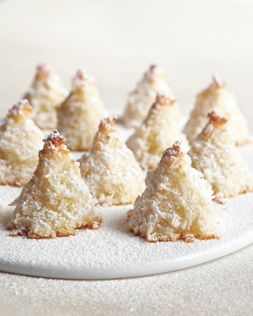 Sugar-dusted macaroon tree recipe | Eat Your Books